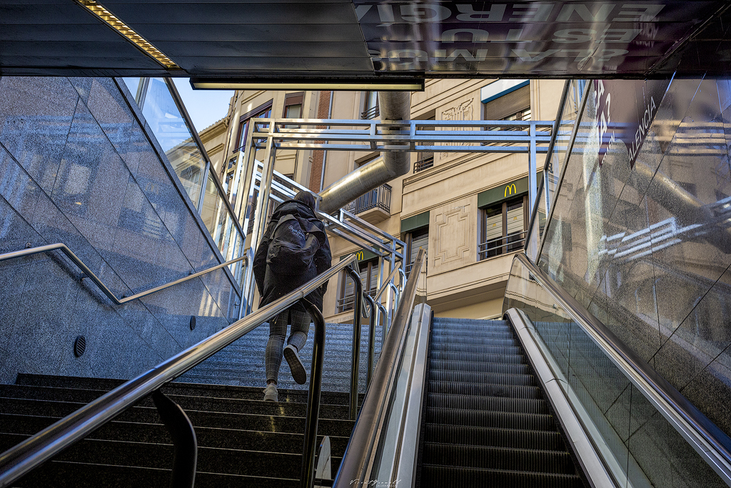 Emergint del subsòl – Fotoaficionats Algemesí